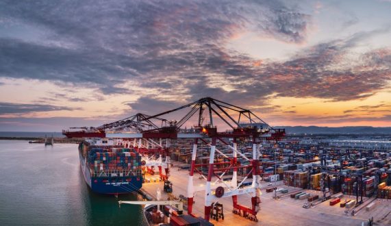 Barcelona's major container terminal unveils plans to supply boxships ...