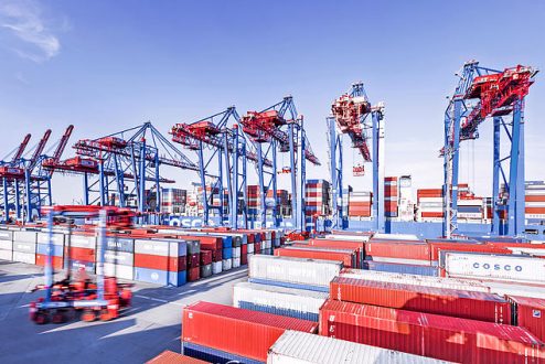 New straddle carriers enhance HHLA's Container Terminal Tollerort ...