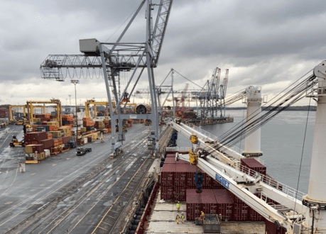 First boxship arrives at Port of Montreal directly from China ...