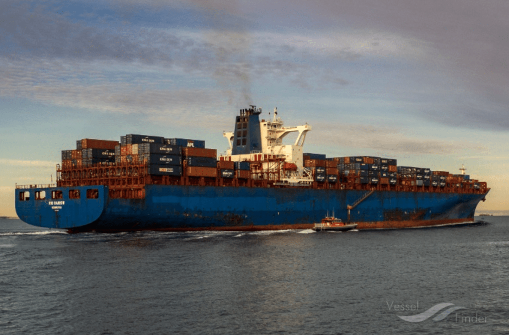 Pirates shot seafarer and kidnapp at least six in boxship attack in ...