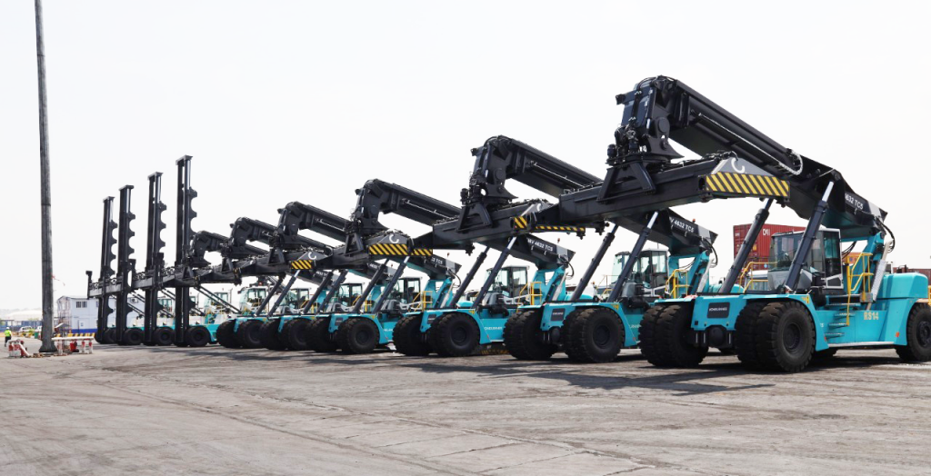 DP World enhances Luanda port with 10 Konecranes lift trucks ...