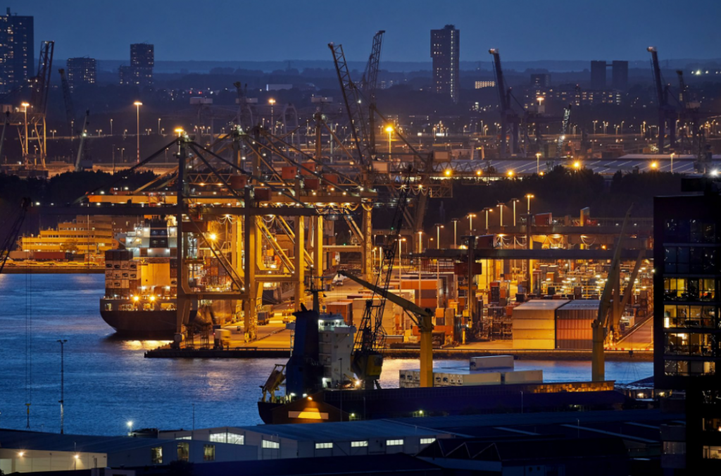 Rotterdam ranks first among port carbon polluters in Europe - Container ...