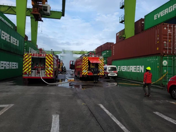 Odour permeates Kaohsiung after container collapse - Container News