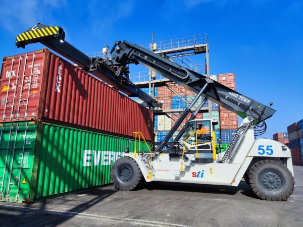 Chile's largest port to enhance its equipment with 20 Konecranes lift ...