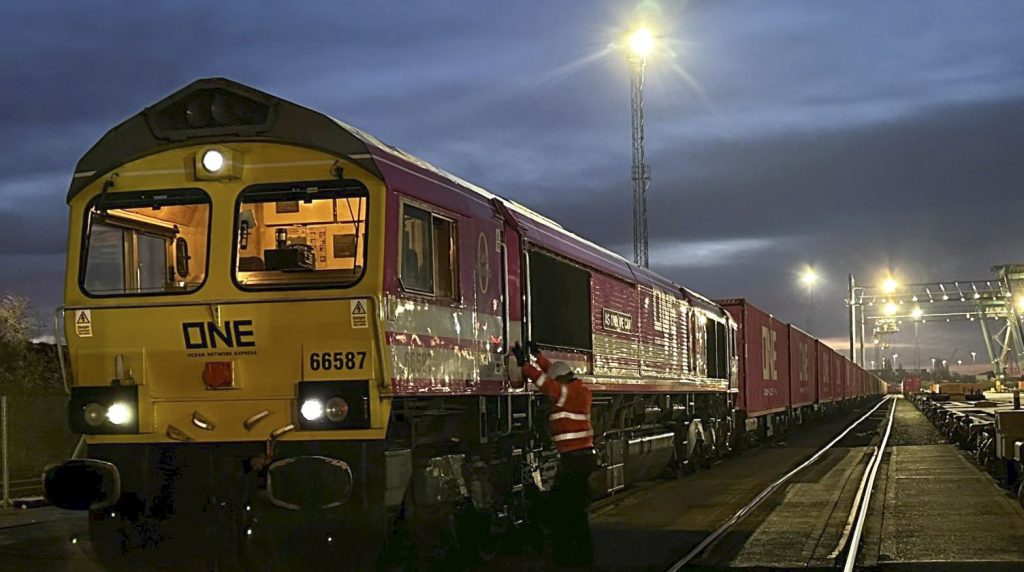 ONE purchases green fuel for Freightliner's UK rail service - Container ...