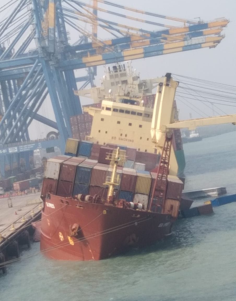 Box Vessel Tilts At India s Mundra Port Due To Stability Problems Box Vessel Tilts At India s Mundra Port Due To Stability Problems