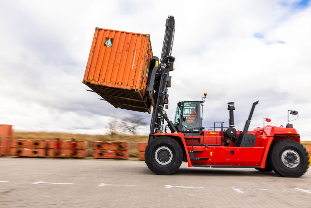 German rental equipment provider orders 64 Kalmar forklift trucks ...