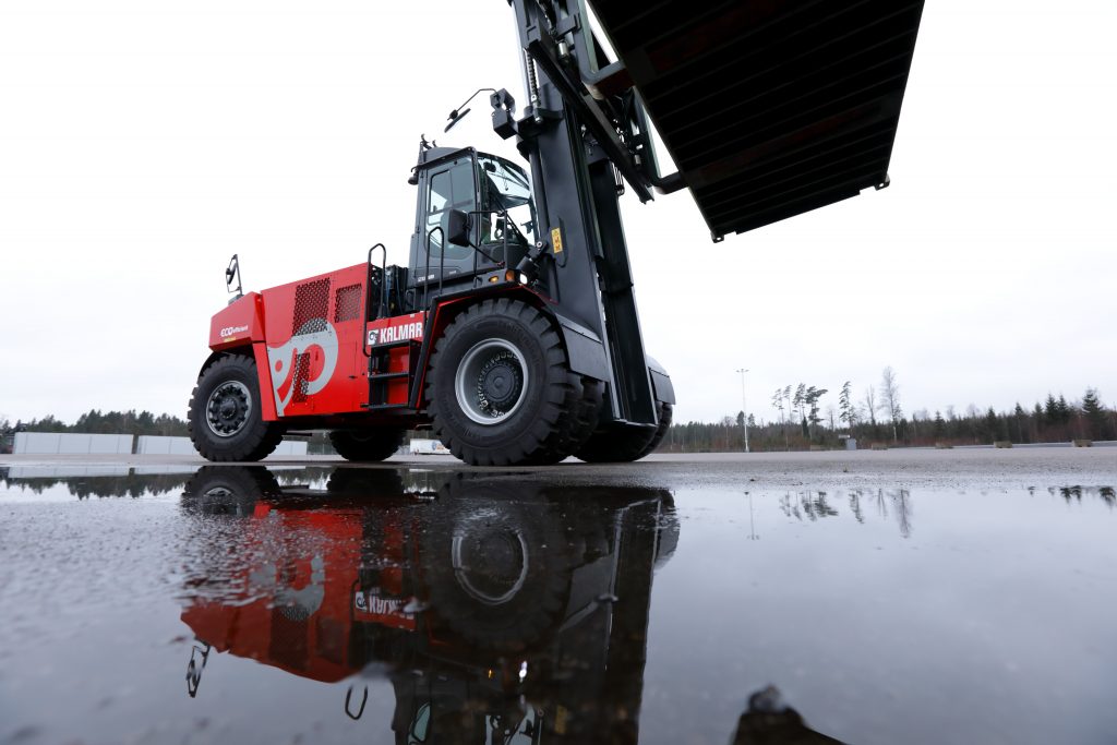 Kalmar receives its first heavy electric forklift order from ...