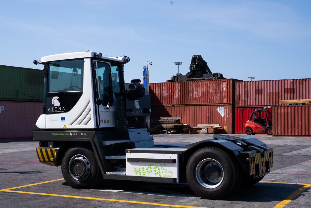 Hydrogen Terminal Tractor disembarks at Port of Valencia - Container News