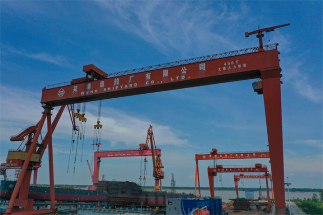 Toppling crane crushes Wuhu Shipyard security post, kills three ...