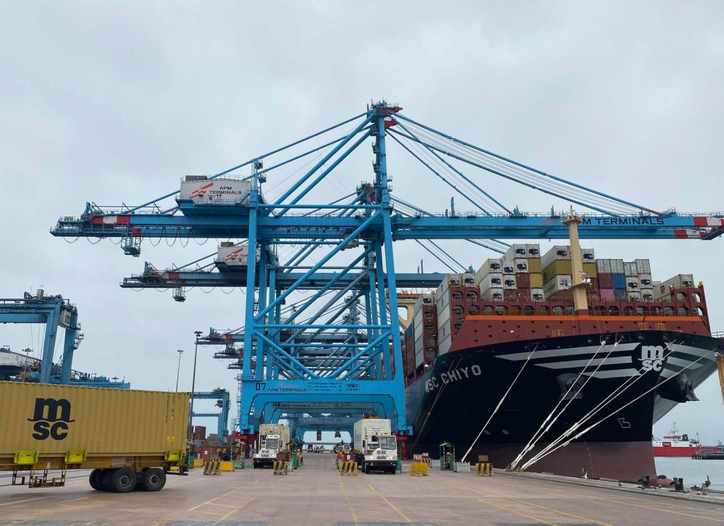 APM Terminals Callao receives largest capacity container ship to ever ...