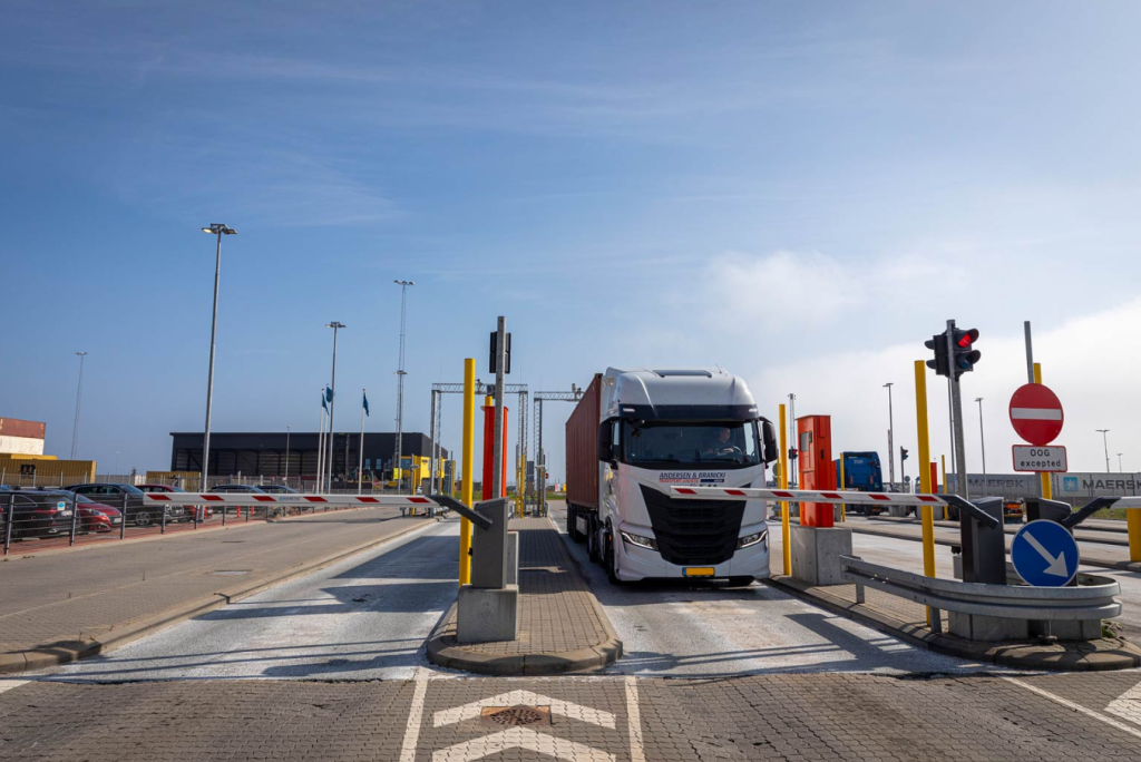 APM Terminals Aarhus implements automated gate system - Container News APM Terminals Aarhus implements automated gate system - Container News