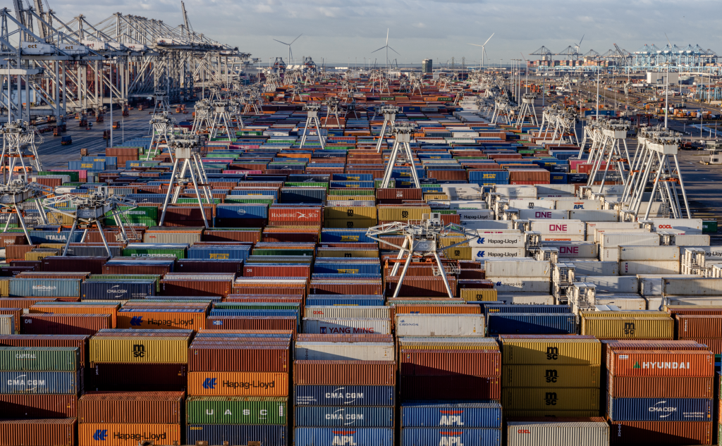 Rotterdam congestion drives ocean carriers away - Container News