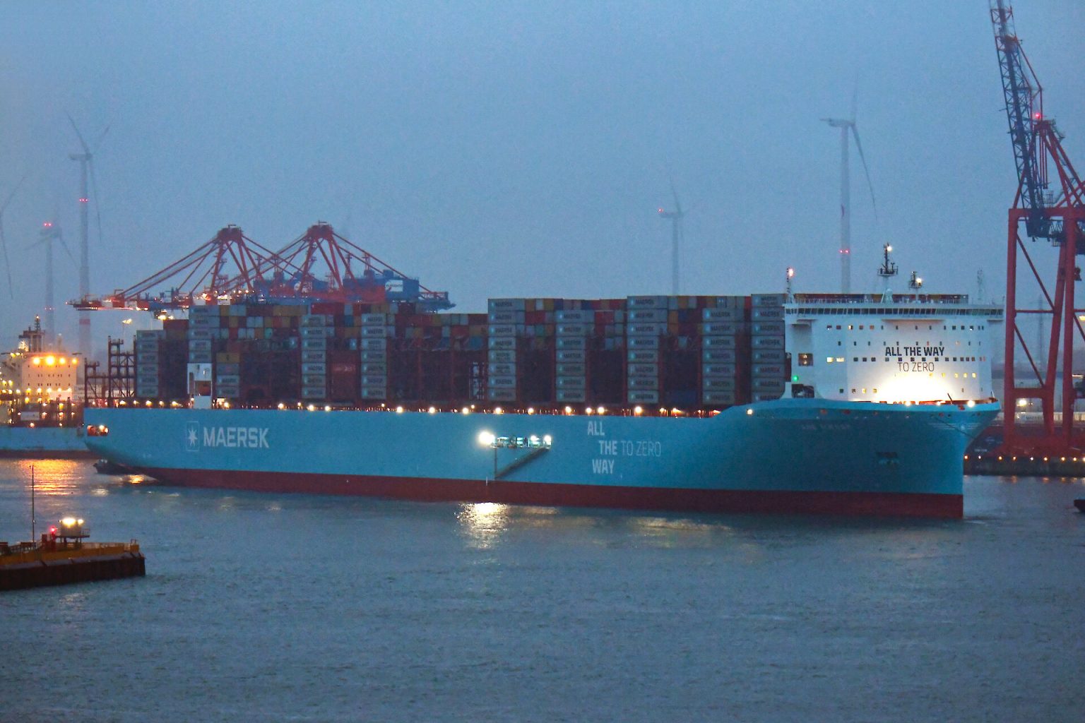 Maersk vessel arrives in Hamburg on maiden methanol voyage - Container News