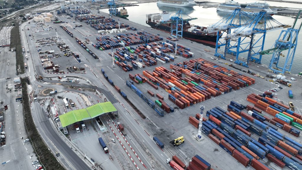 Kalmar to supply six hybrid straddle carriers to French box terminal ...