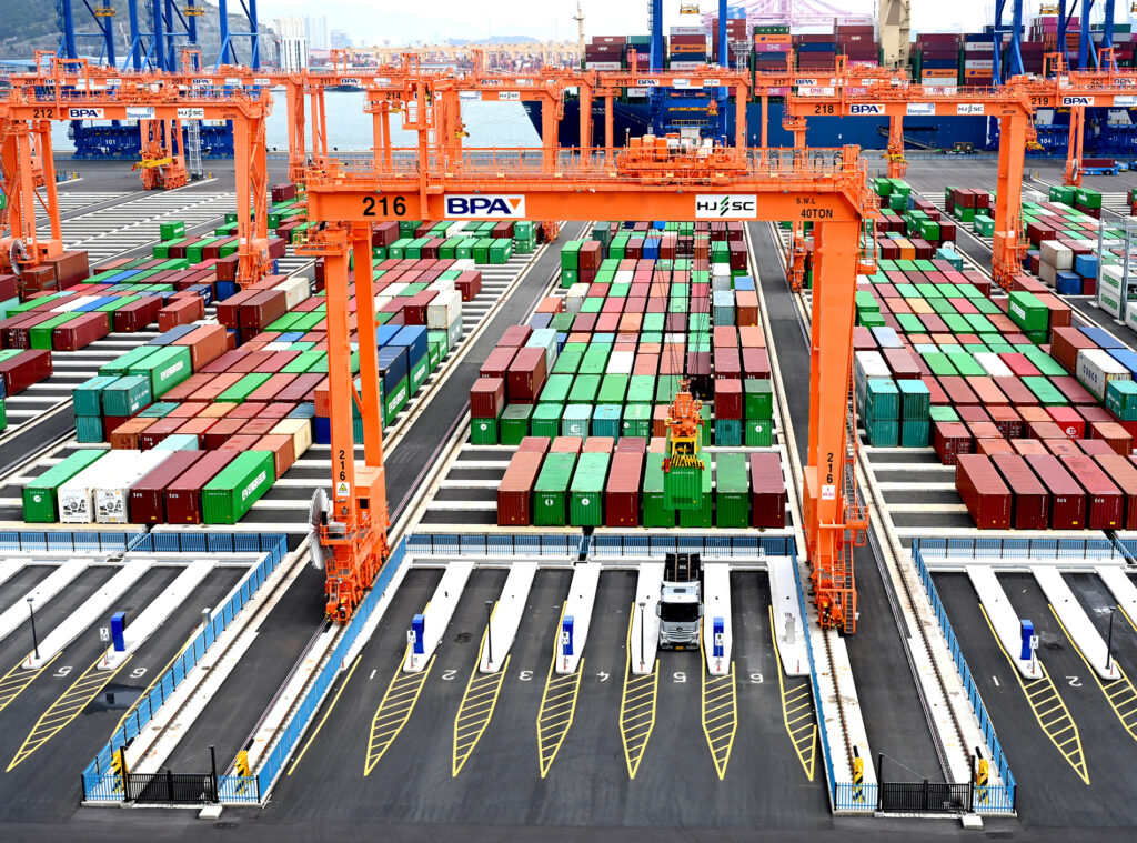 HJ Shipbuilding & Construction to install 34 cranes at Busan New Port ...
