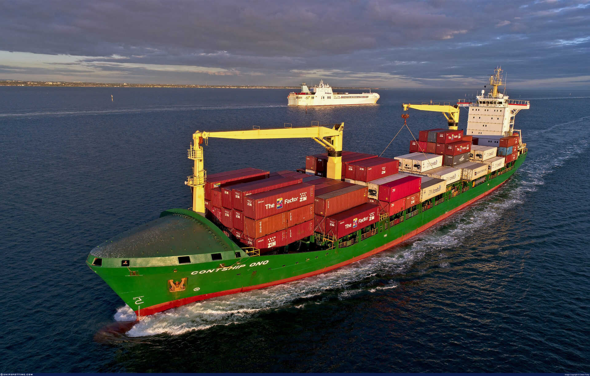 Houthis strike feeder boxship and tanker - Container News