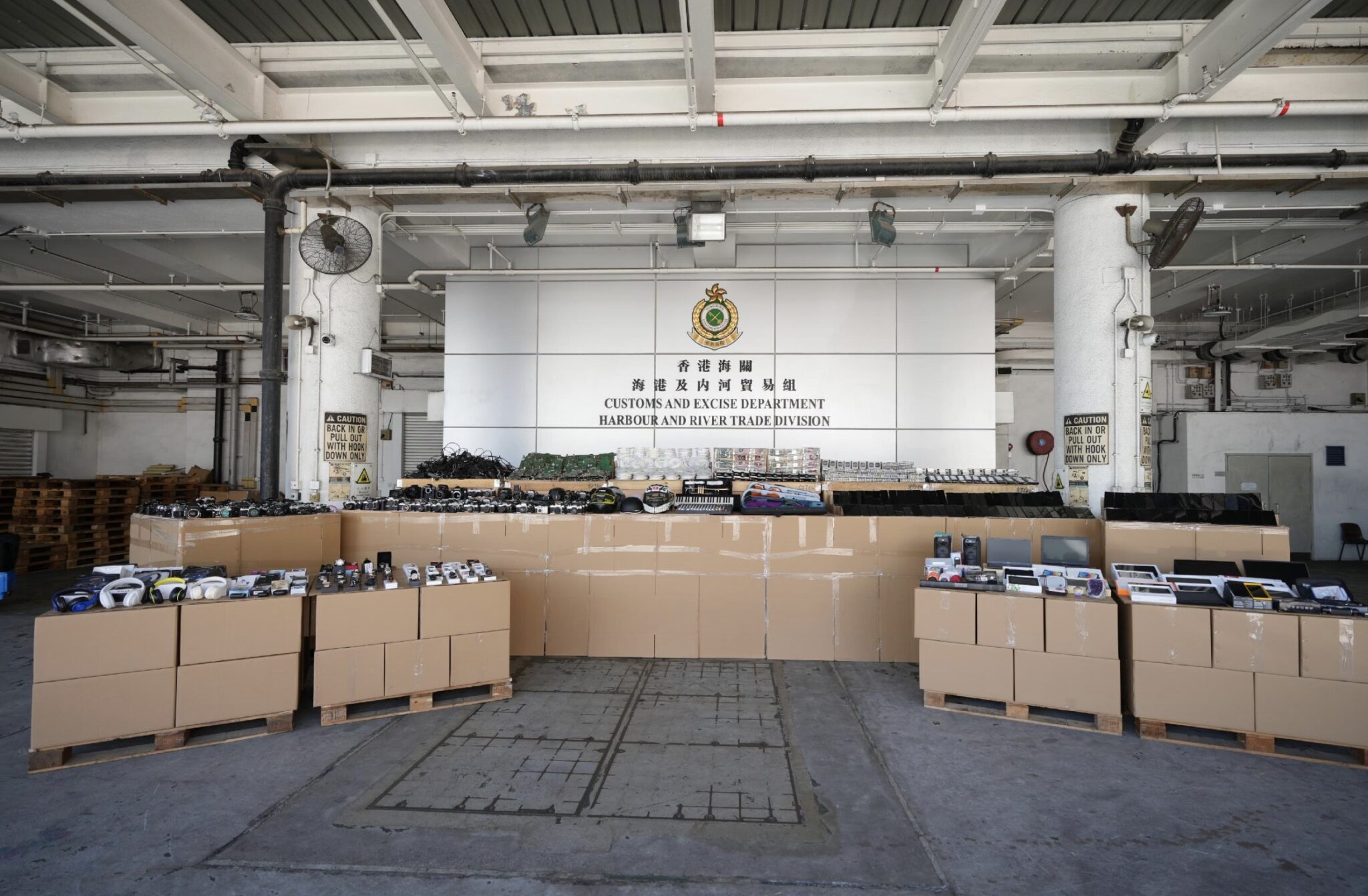 Hong Kong customs seize tablet PCs and mobile phones from falsely ...