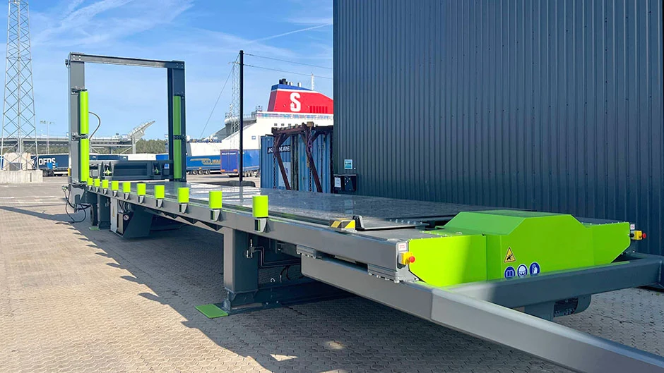 New automated container loader arrives at Stockholm Norvik Port ...