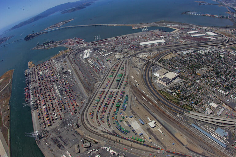 Port of Oakland ends 2025 with stable cargo volumes - Container News
