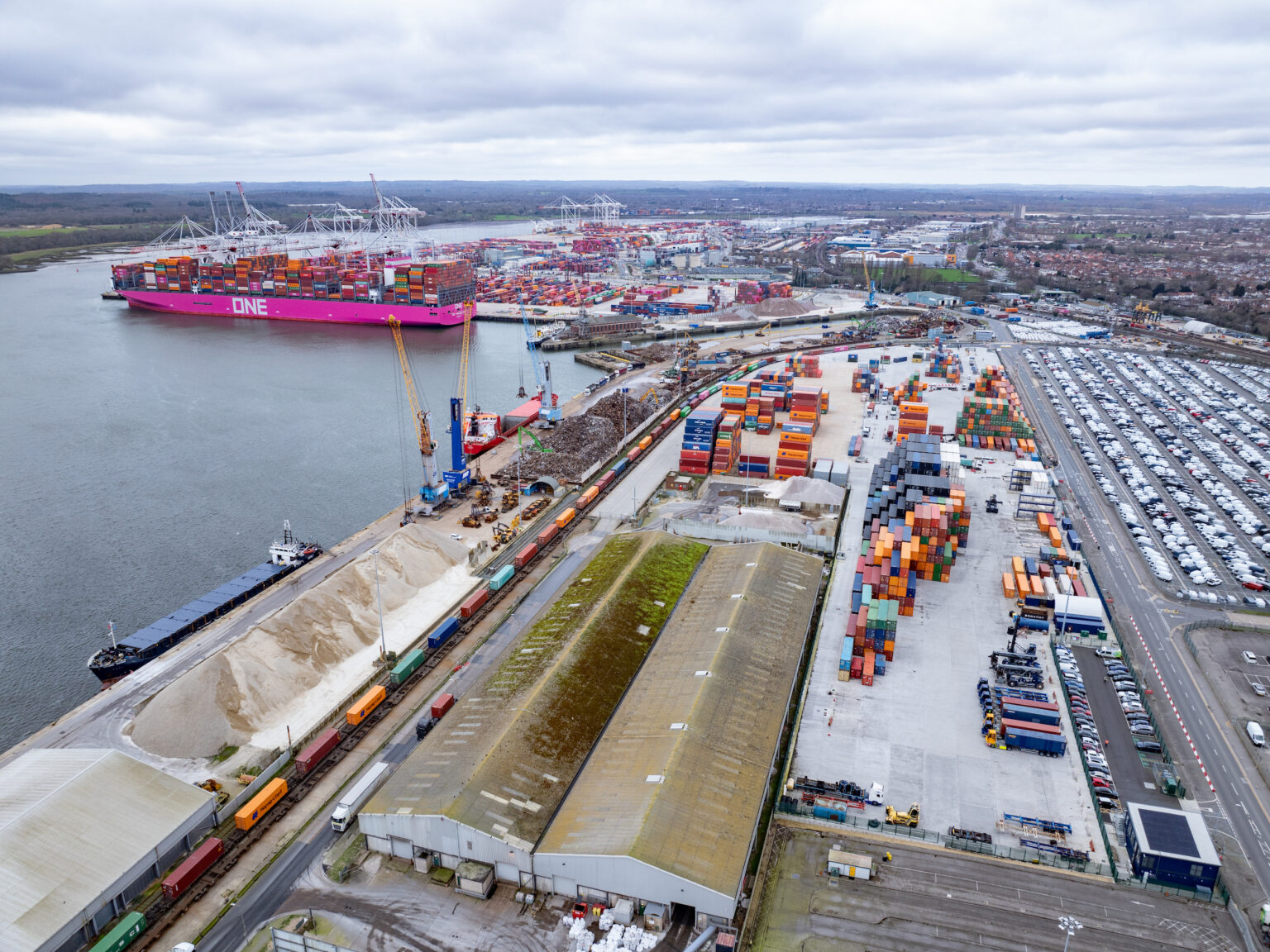 Higher box volumes for Southampton's Solent Rail Terminal - Container News