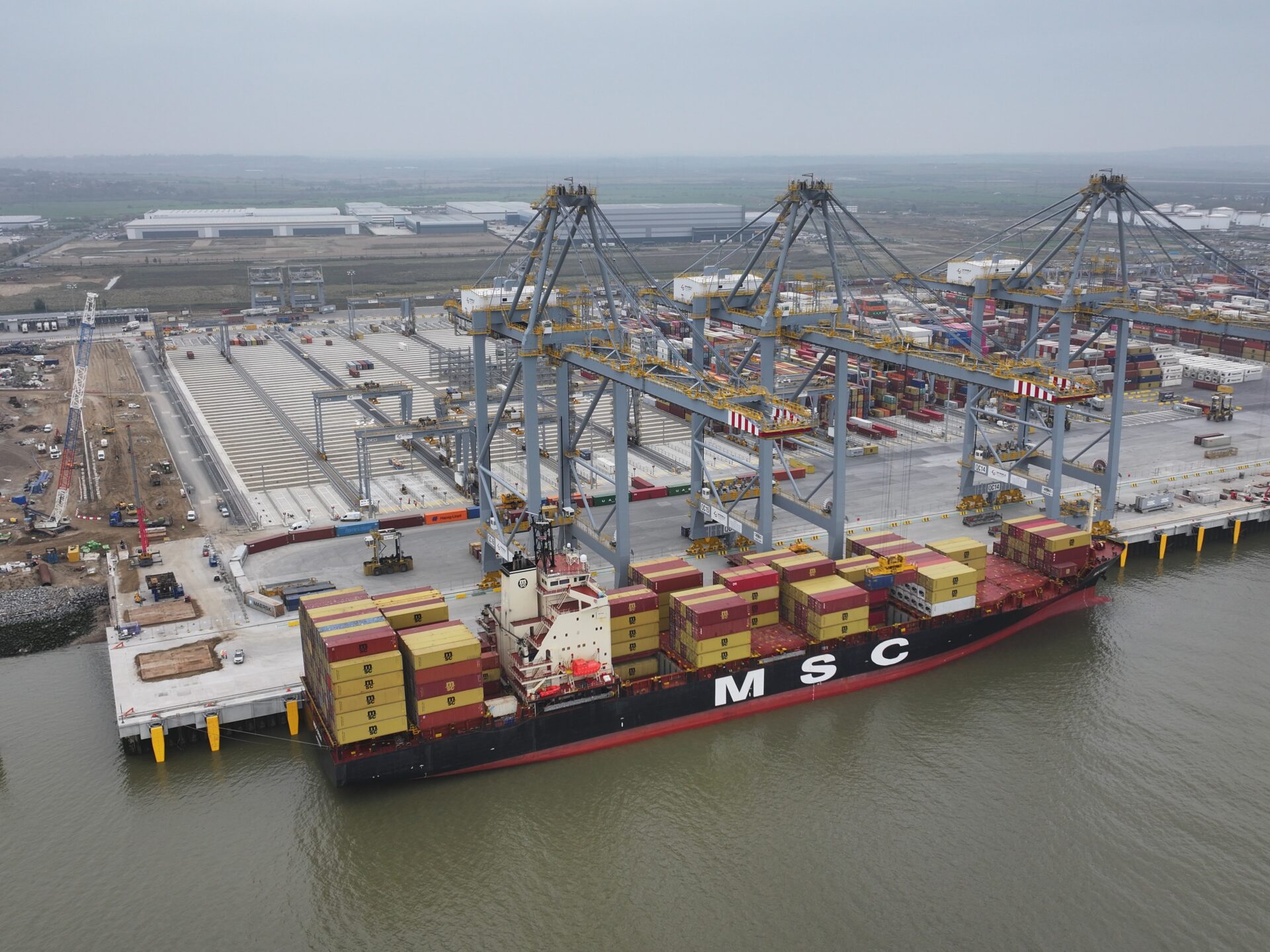 DP World opens first all-electric berth at London Gateway - Container News