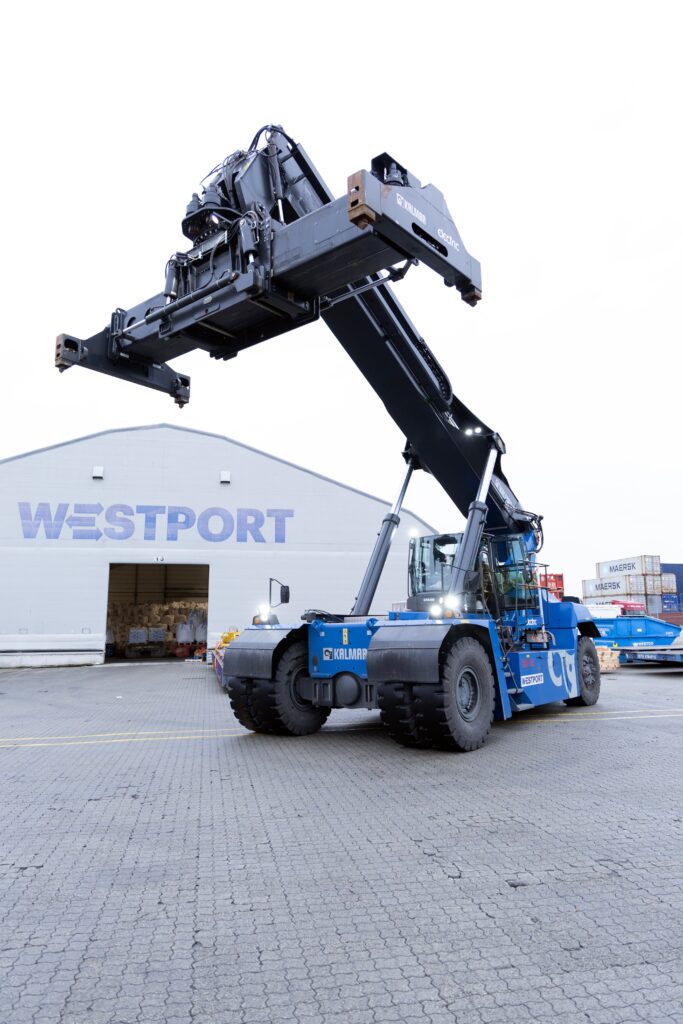 Kalmar delivers electric reachstackers to Westport's Norwegian terminal ...