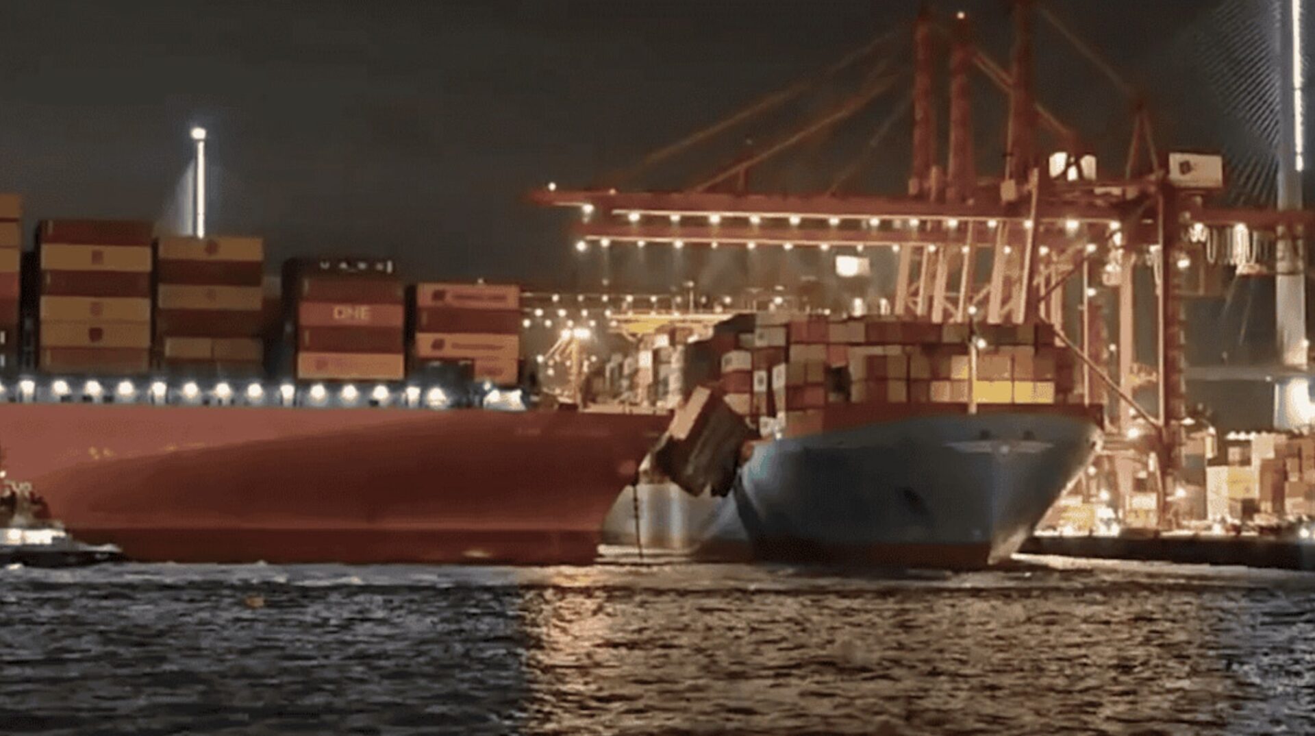 ONE vessel scrapes Maersk boxship in Hong Kong - Container News