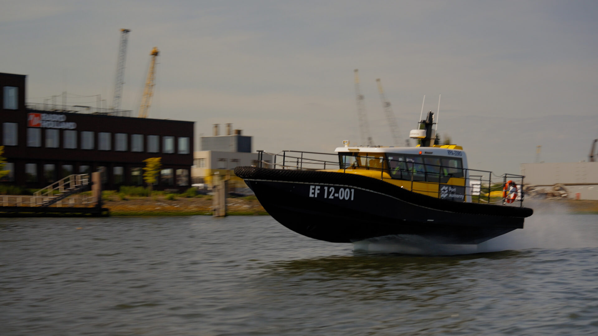 Rotterdam launches electric hydrofoil vessel pilot - Container News