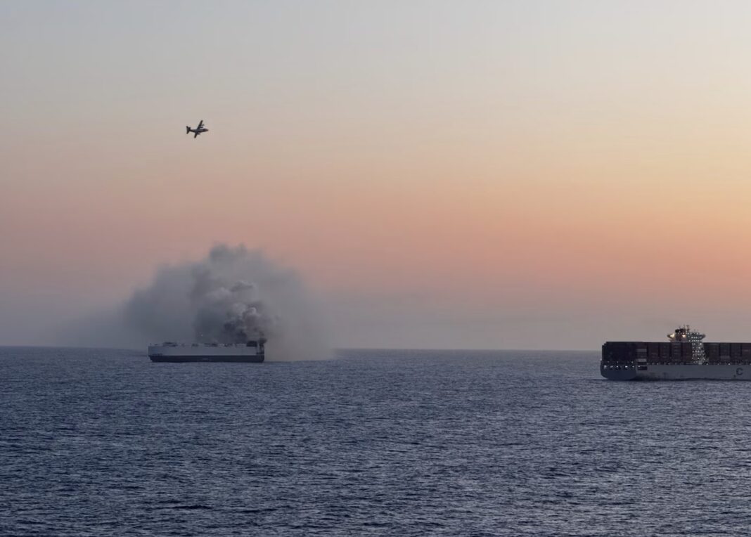 Fire-ravaged Morning Midas sinks under tow - Container News