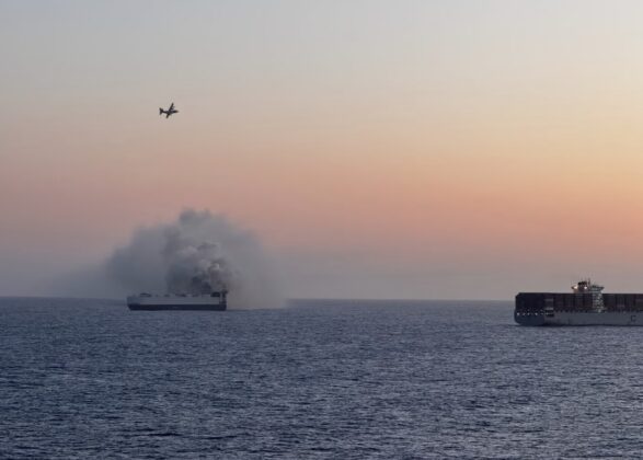 Fire-ravaged Morning Midas sinks under tow - Container News