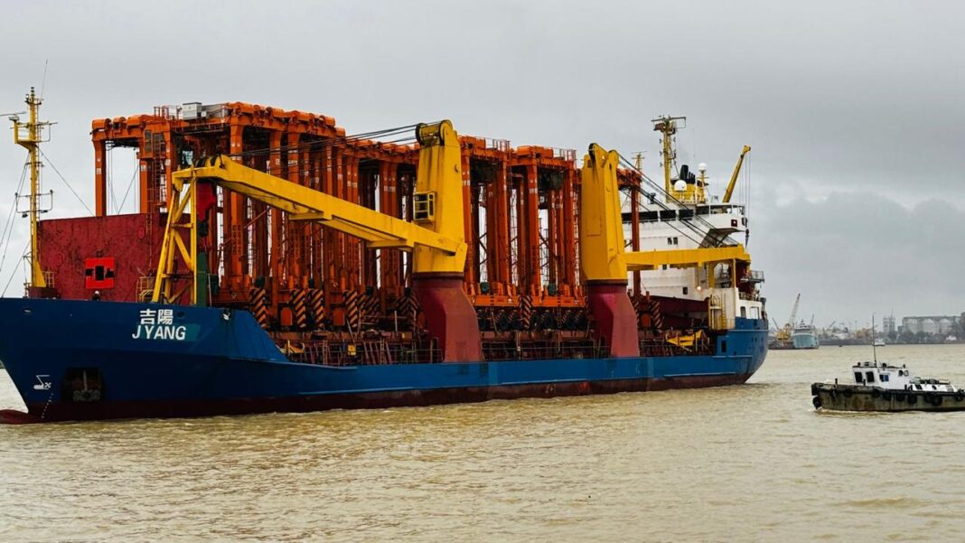 New straddle carriers, container handling growth for Chittagong Port ...