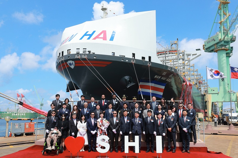 Wan Hai Lines names WAN HAI A20 and supports local charity - Container News