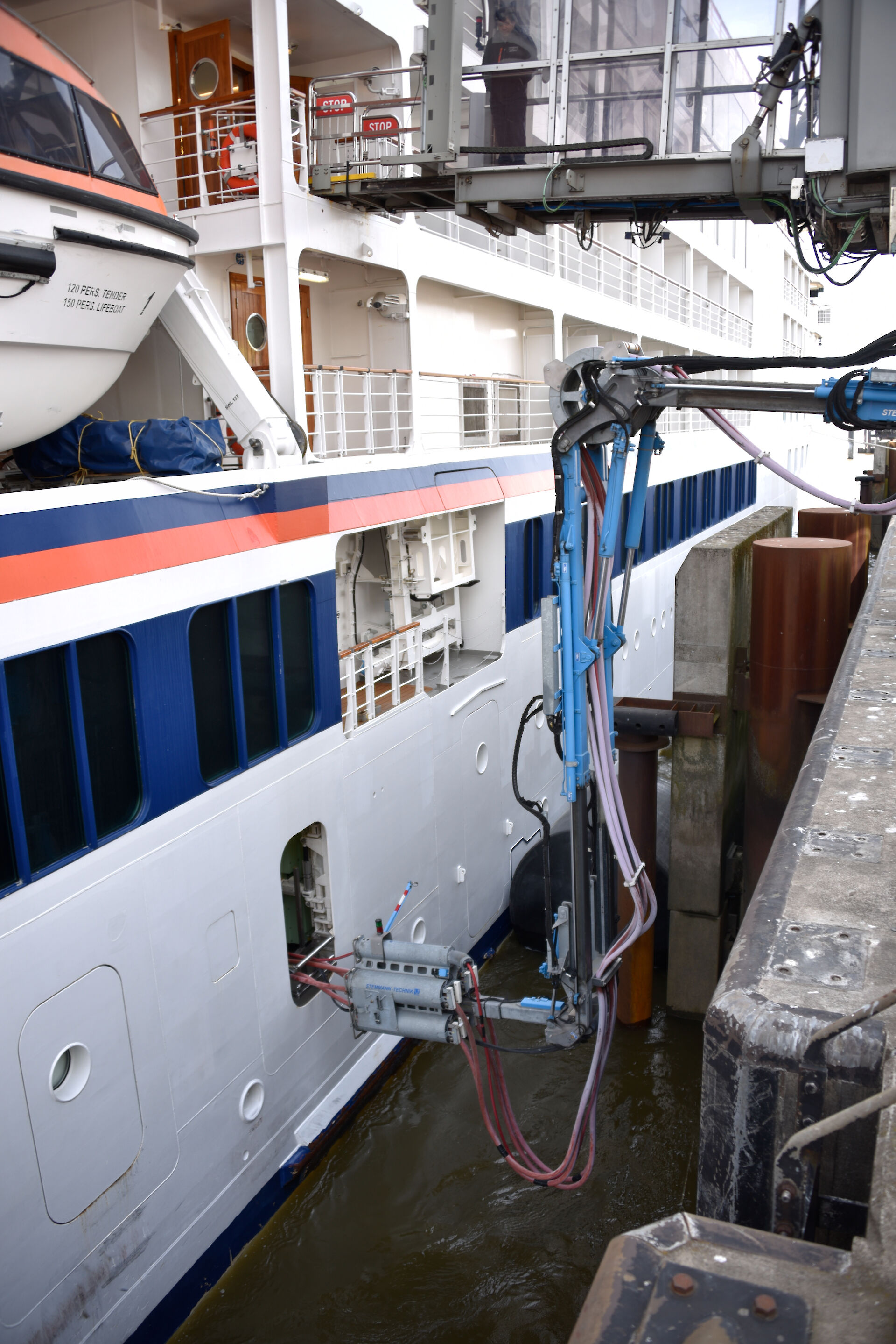 Shore power to become standard for cruise ships in Hamburg by 2027 ...