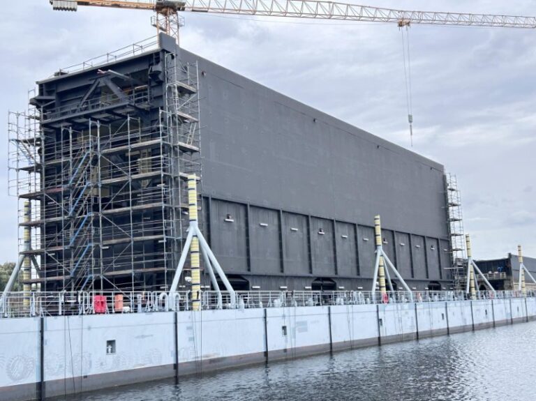 Steelpaint strengthens Wilhelmshaven Sea Lock - Container News