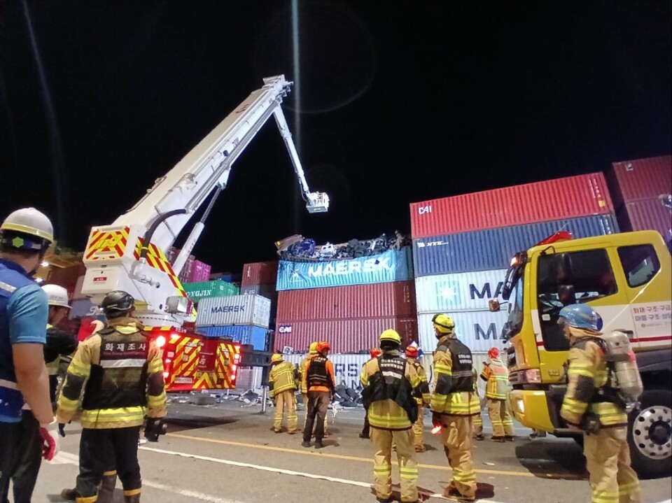 Blast rips through Maersk container in Incheon port - Container News