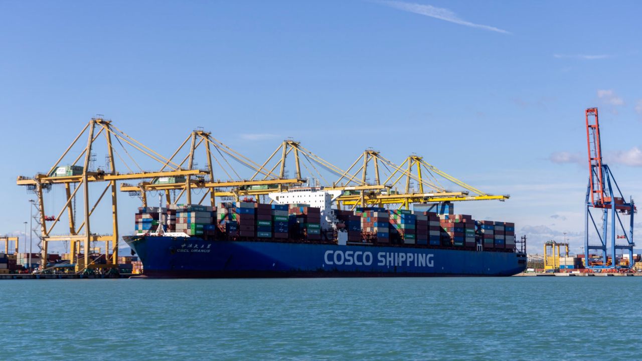 COSCO SHIPPING’s CSCL Uranus completes key Valencia Port call ...