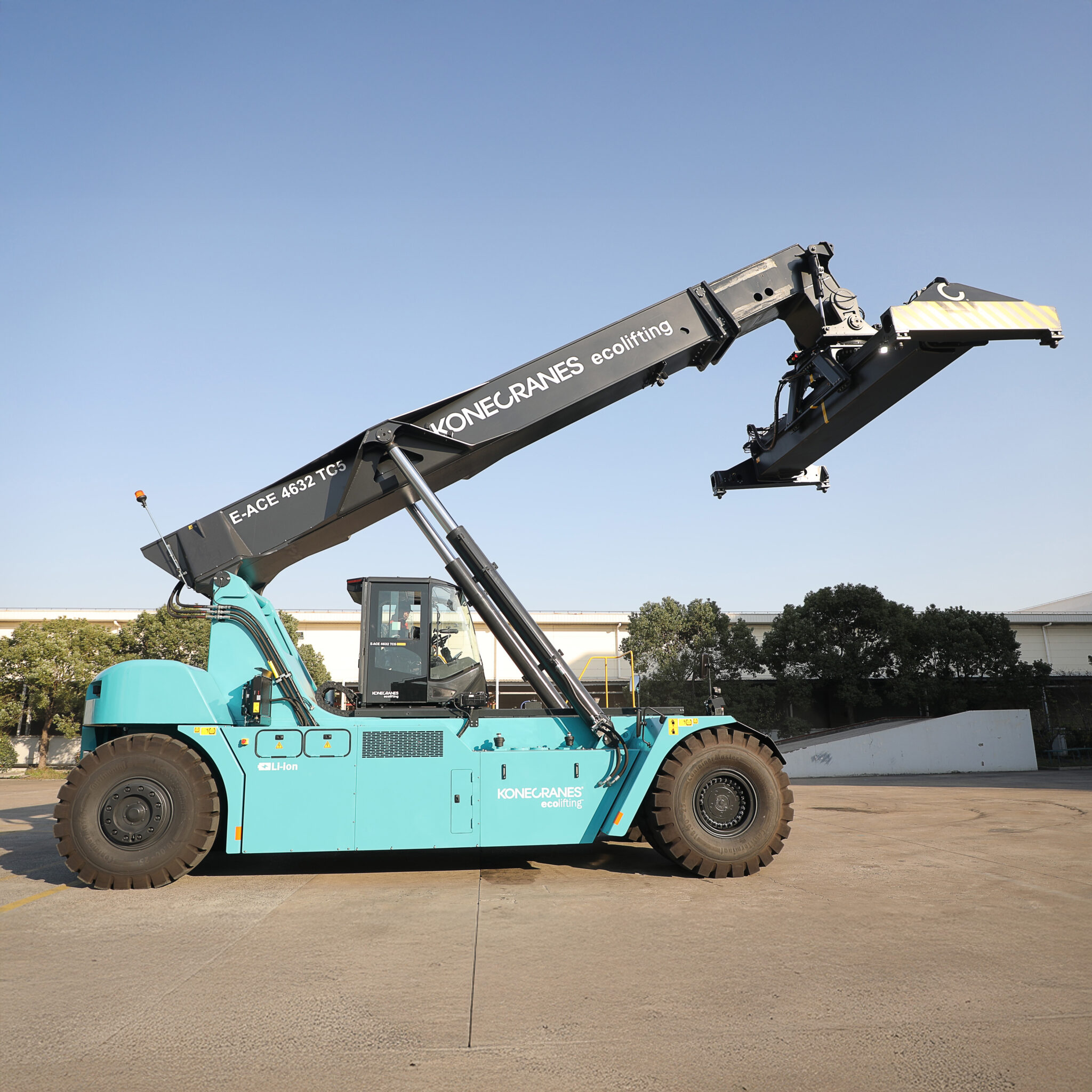 Konecranes unveils new electric reach stacker - Container News