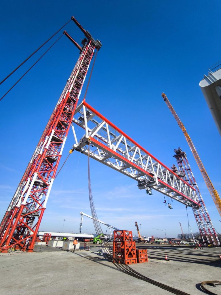 Chioggia completes main girder lift of first 800-ton Goliath crane ...