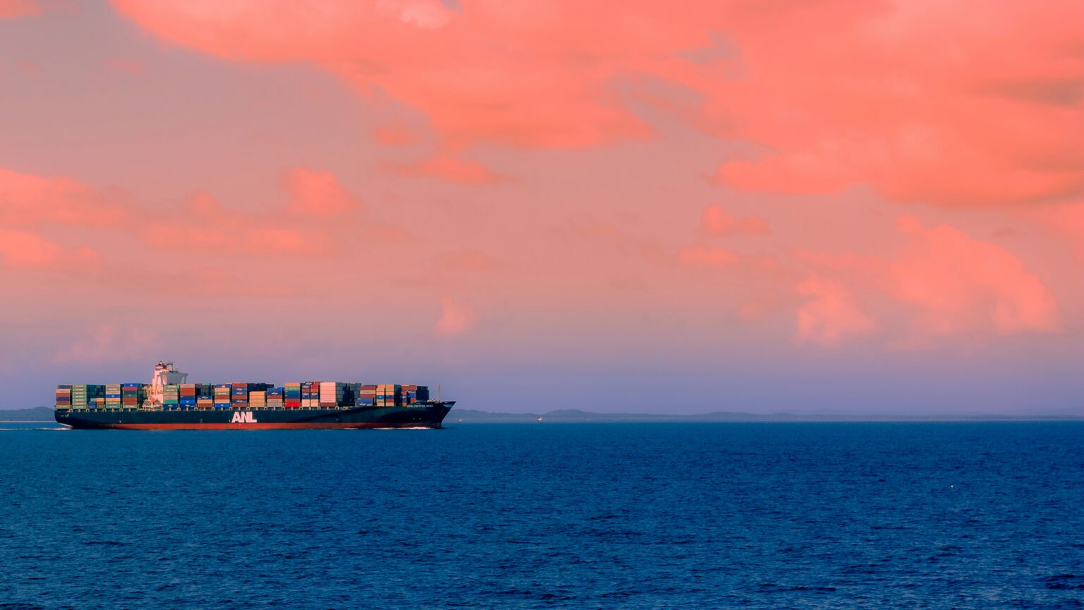 Containerships lead the global shift to alternative fuels - Container News