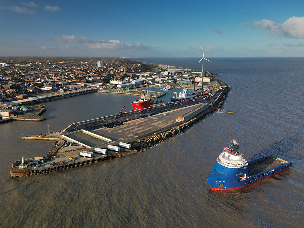 ABP supports wind operations from port of Lowestoft - Container News