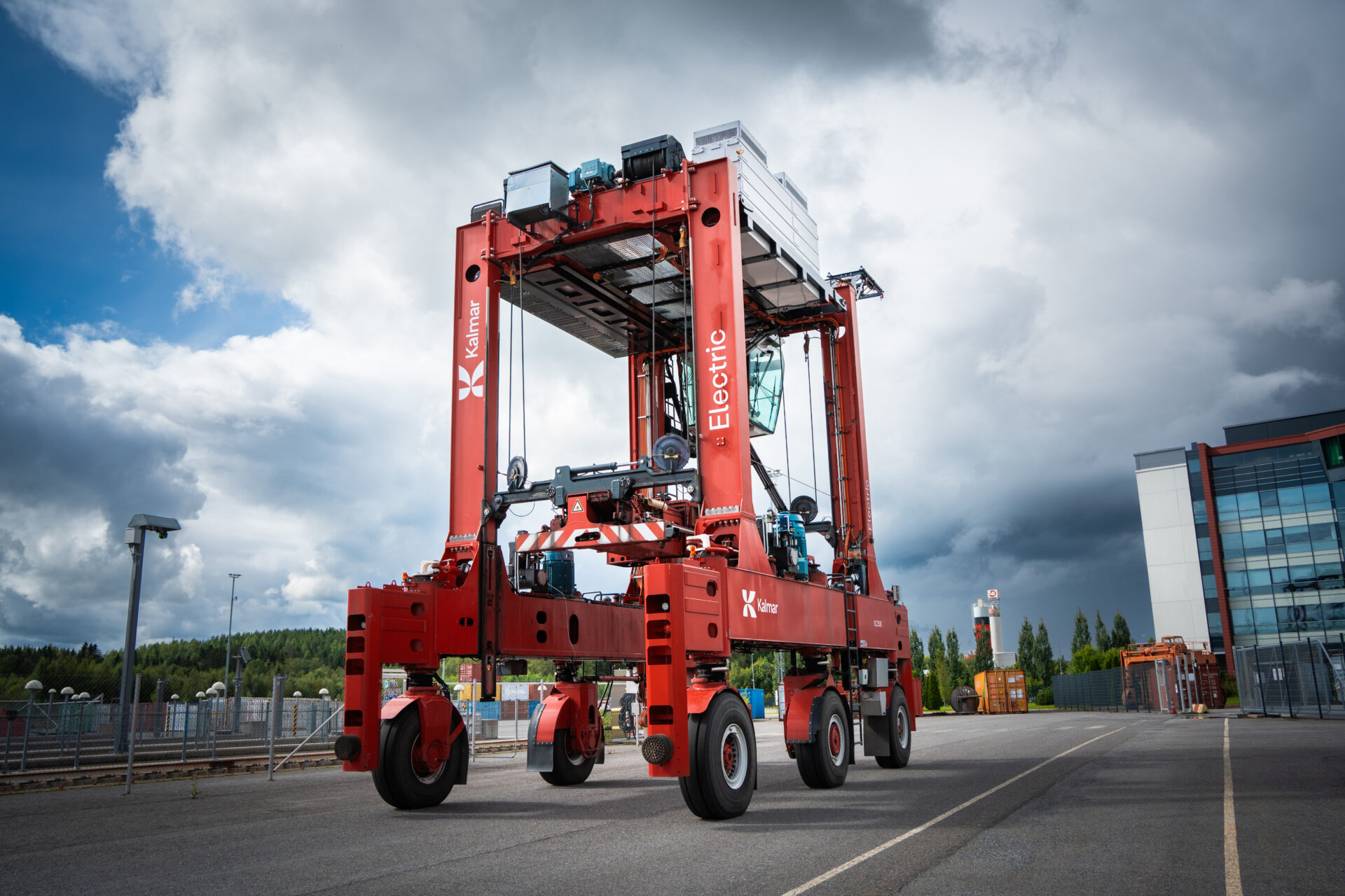 Kalmar unveils Gen 2 battery for electric straddle carriers - Container ...