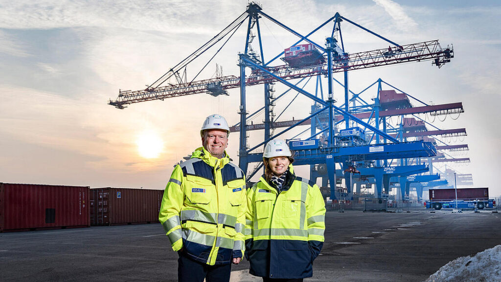Hamburg launches first remote-controlled gantry cranes at CTA ...